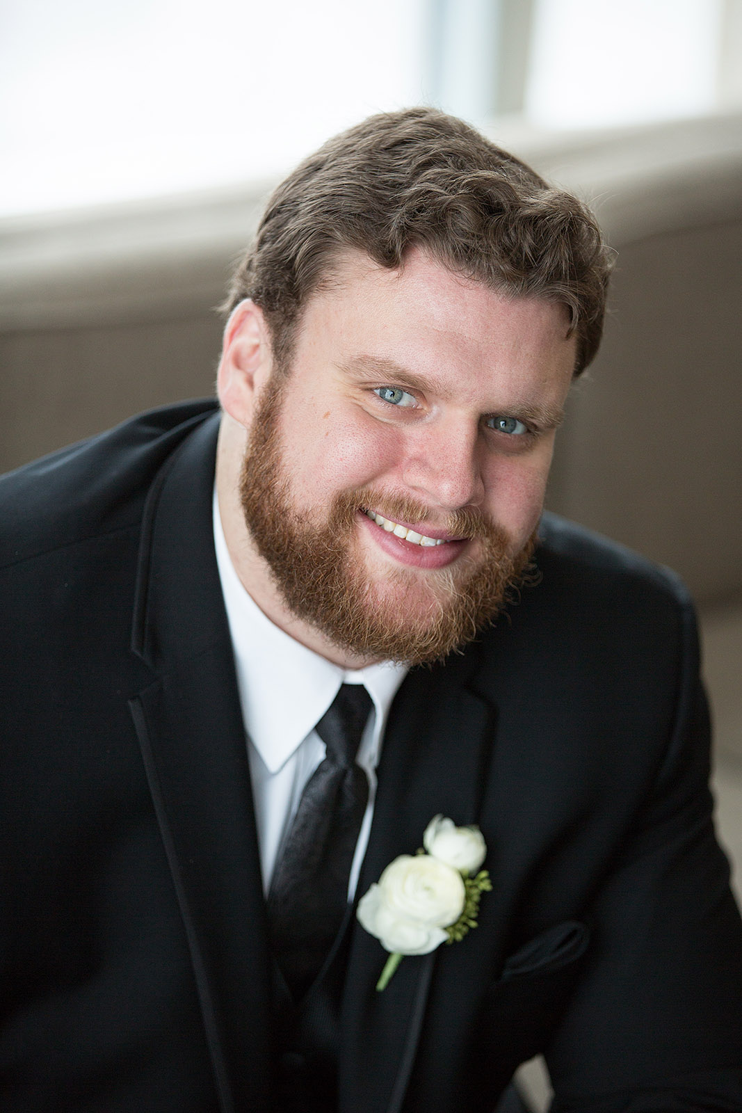 man knows how to cut loose on the dance floor rachel smirks teddy s ...